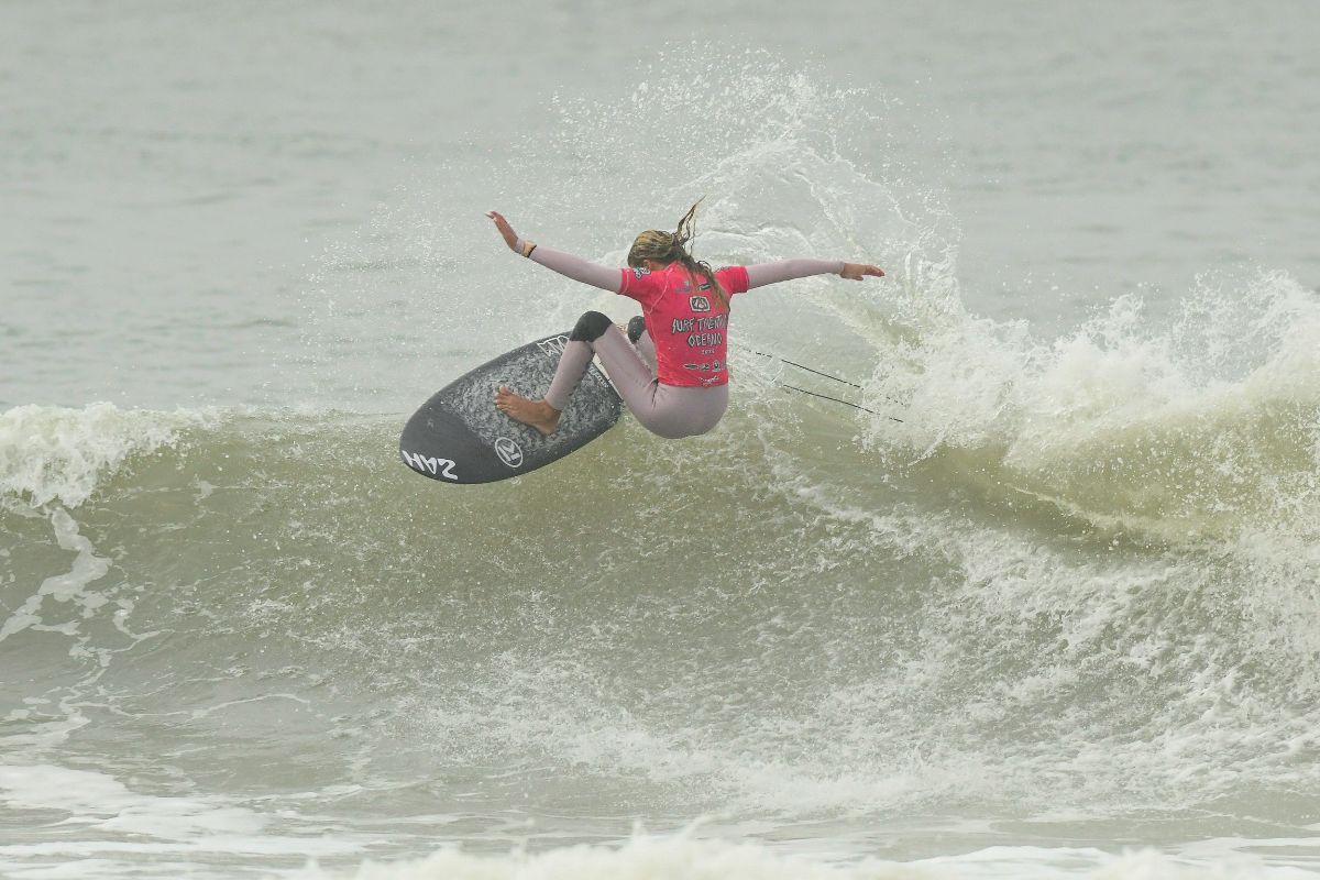 Valentina Zanoni e Yuri Gabriel: destaques no Circuito Surf Talentos ...